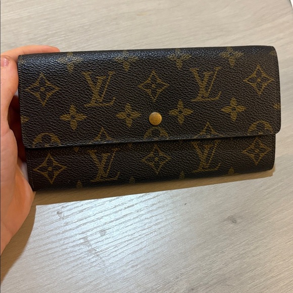 Louis Vuitton | Bags | Louis Vuitton Monogram Sarah Wallet Snap Closure ...